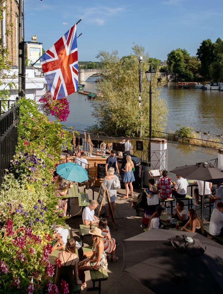 Pub Gardens, Terraces & Outdoor Dining - Young's Pubs