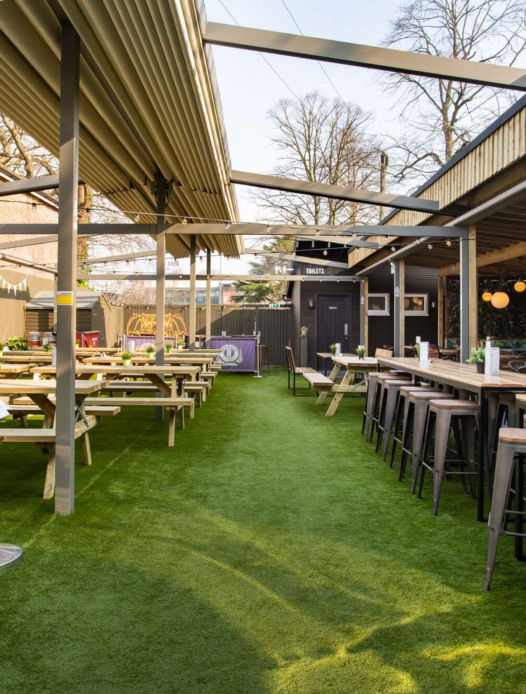 Pub Gardens, Terraces & Outdoor Dining - Young's Pubs
